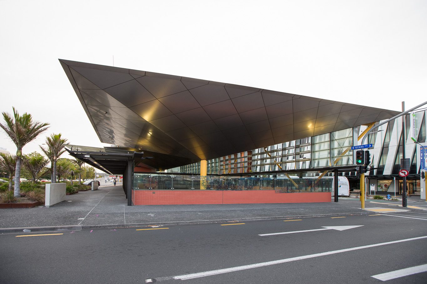 New Lynn Railway Station - Symonite